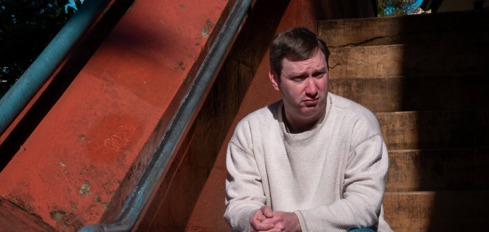 What’s Your Situation? El Reflexivo Debut de Simon Hodges - Pal Toque